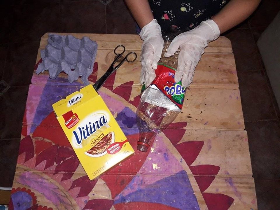 Invitan a confeccionar ecoladrillos para cuidar el medio ambiente